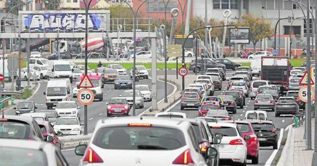 Las carreteras de acceso a Valencia registran atascos de más de 30 ...