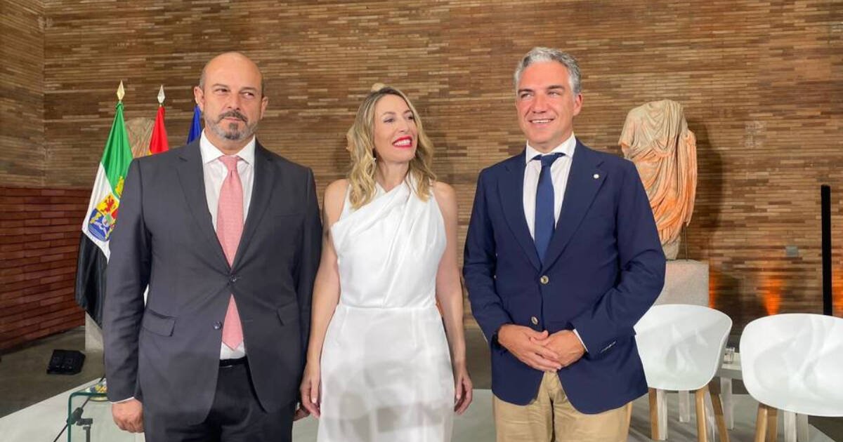 María Guardiola ya es presidenta de Extremadura con el mandato de ...