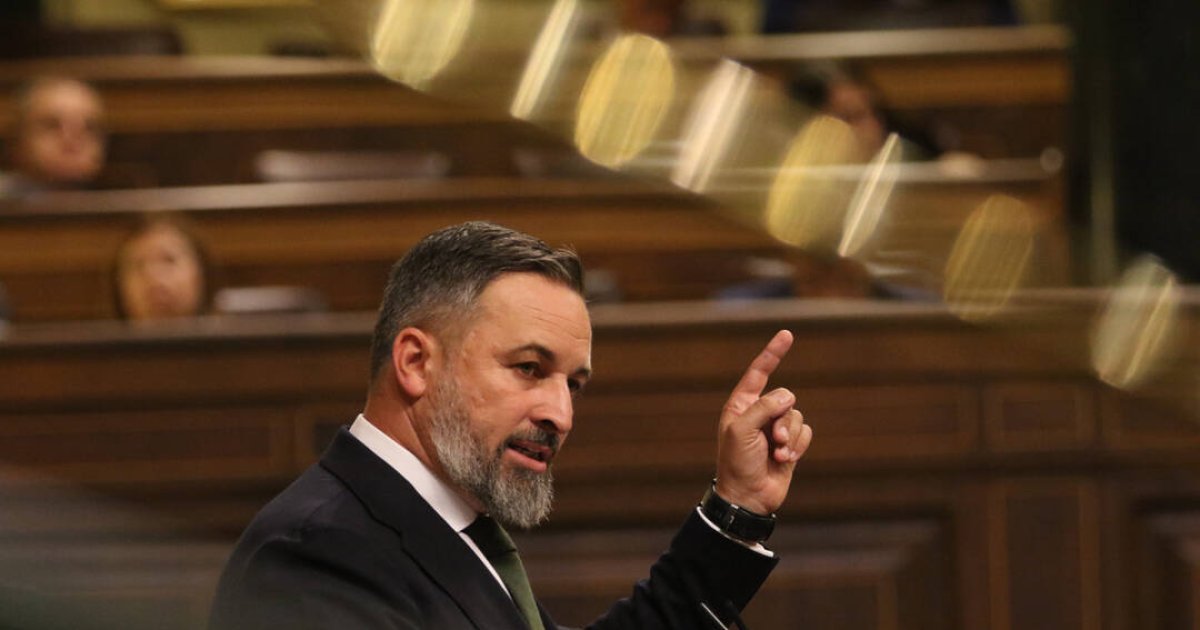 Abascal para los pies a Óscar Puente y le deja sentado en su escaño
