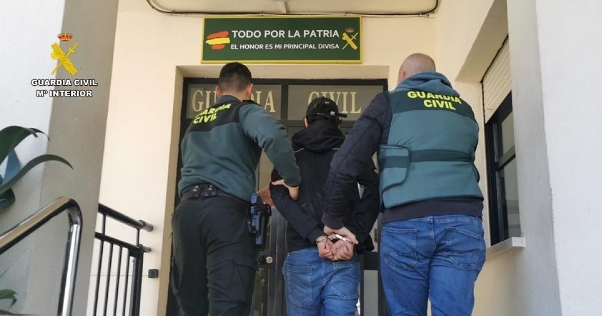 Detenido un joven en Calpe acusado de cometer ocho robos con fuerza en coches y un restaurante