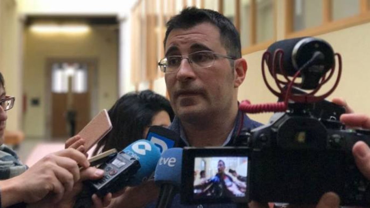 Dimite a la fuerza el "dos" de Podemos Galicia por inventarse que era ...