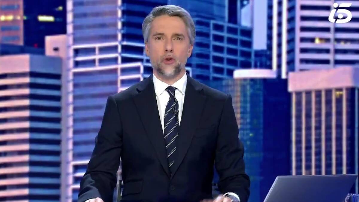 Franganillo conquista Telecinco con el gesto final del informativo de su debut