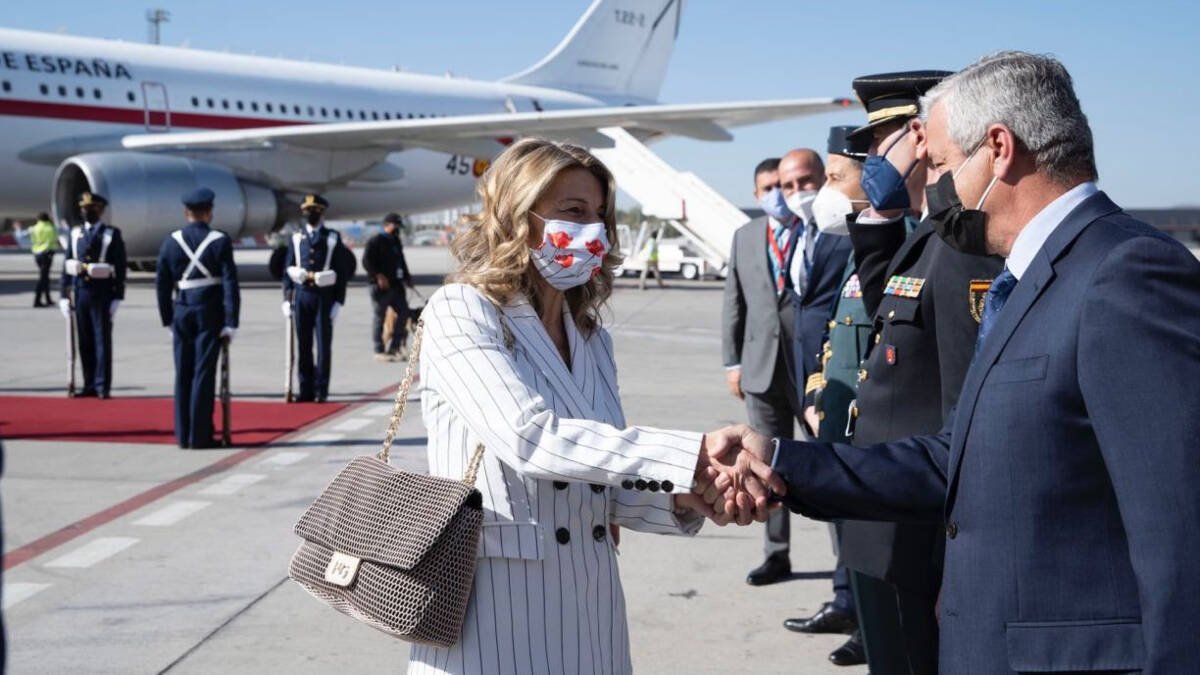 Yolanda Díaz sí usa el avión en vuelos cortos y Sumar defiende “su ...