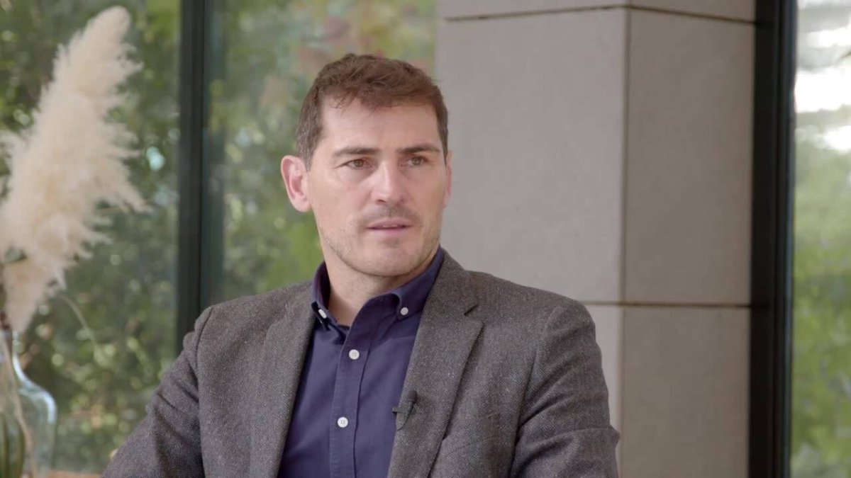 El "contoneo de padre en una boda" de Iker Casillas le "sale rana" a La ...