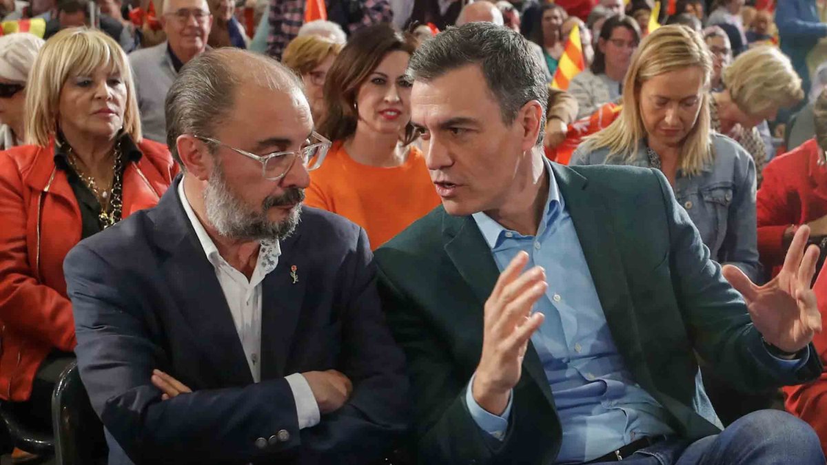 Javier Lambán no descansa en agosto y hace temblar a los barones del ...