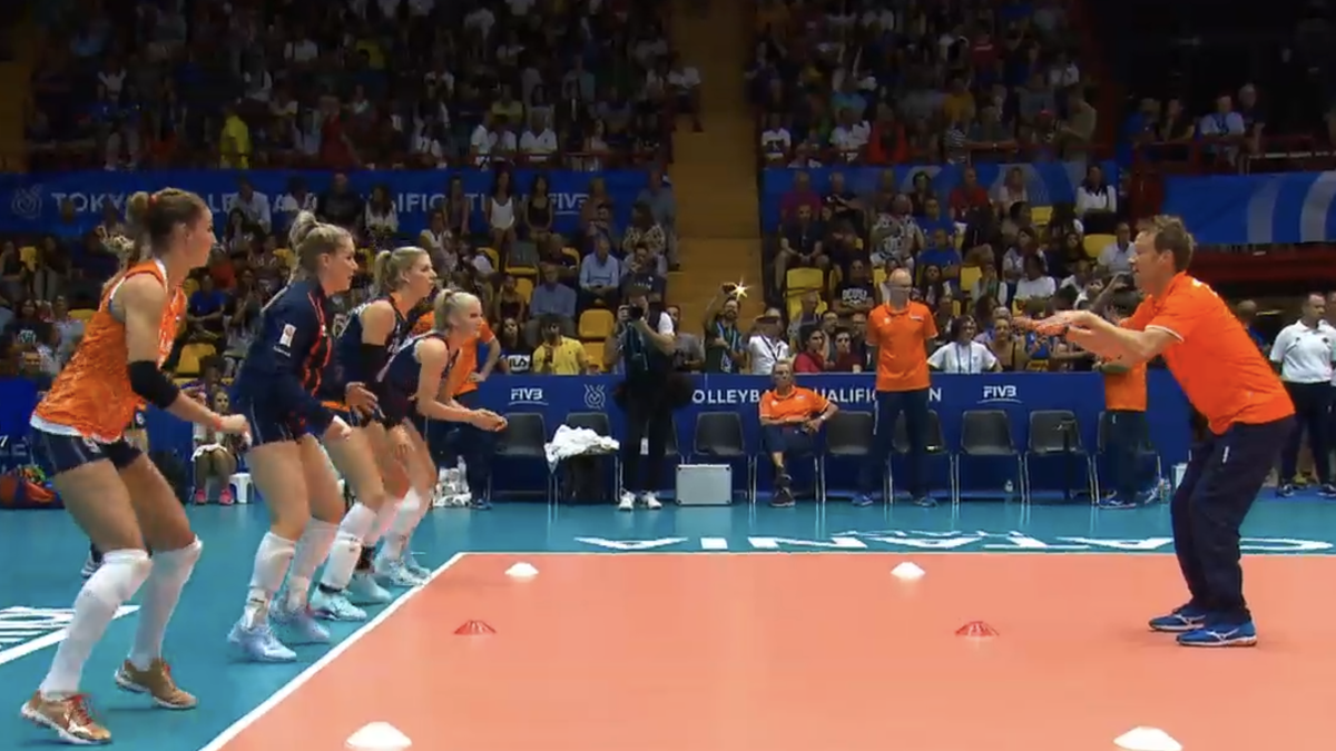 El entrenador americano de voleibol que se hace viral por sus rutinas ...