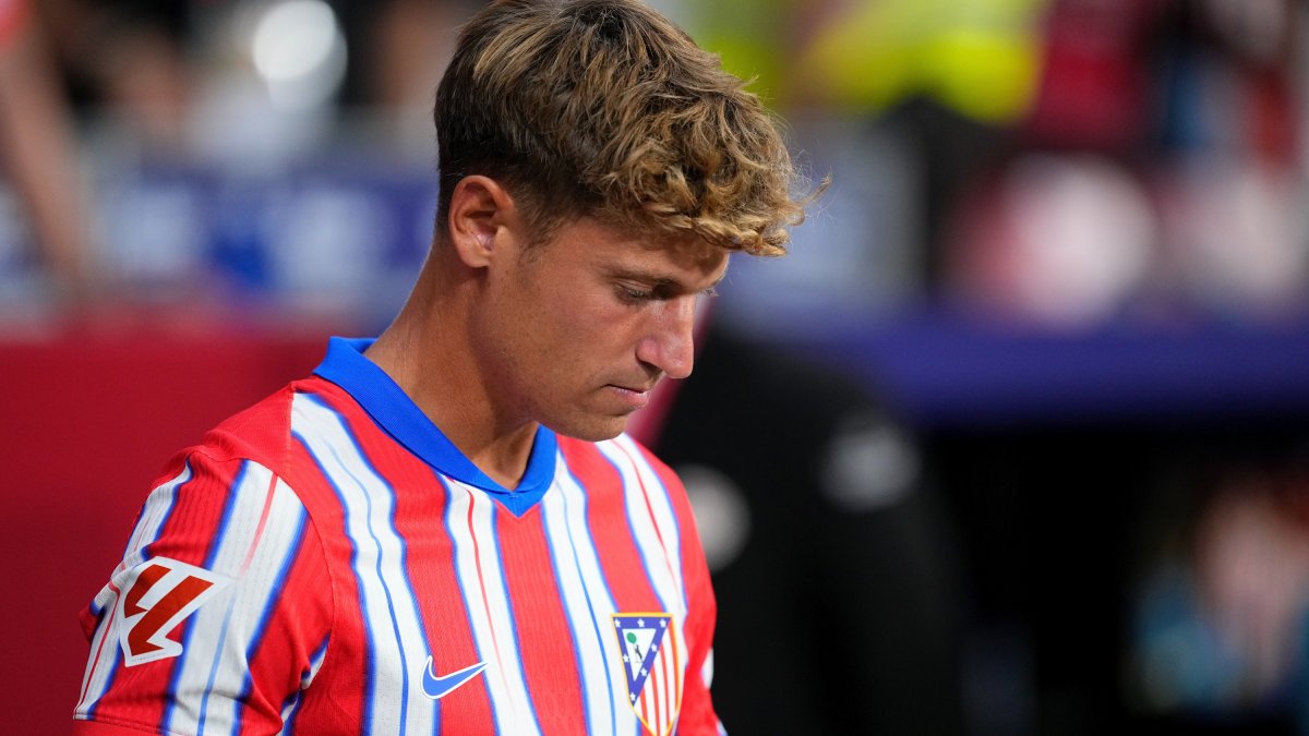 Marcos Llorente ‘juega’ al tres en raya con las estelas de los aviones ...
