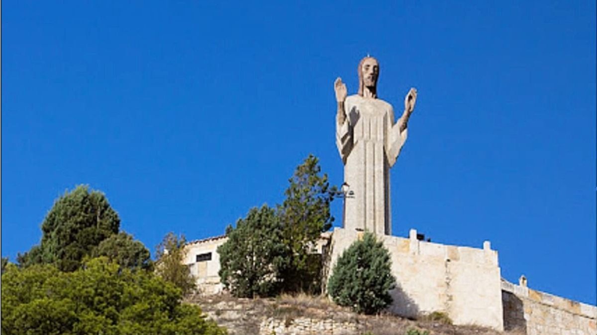 El Cristo más grande de España, tiene 21 metros y está en Castilla y León