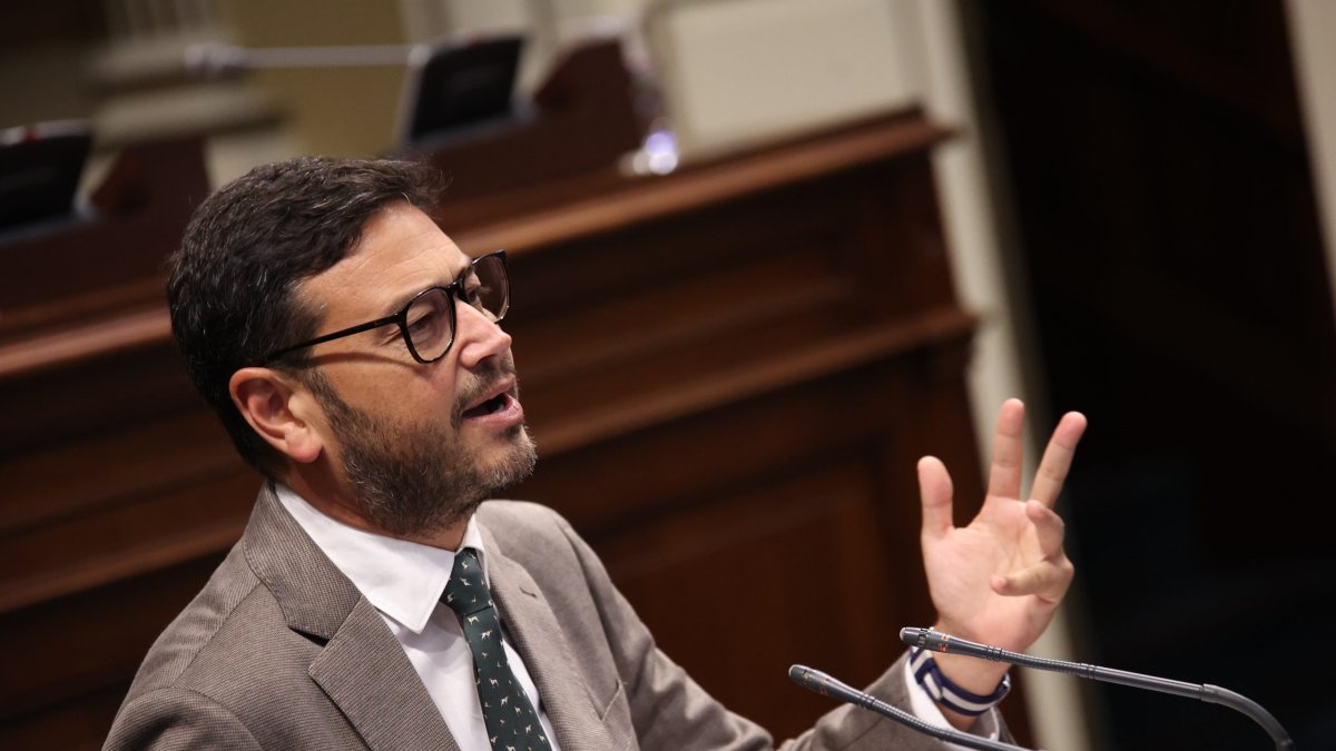El PP de Canarias exige al Gobierno asumir la tutela de más de 1.000 ...