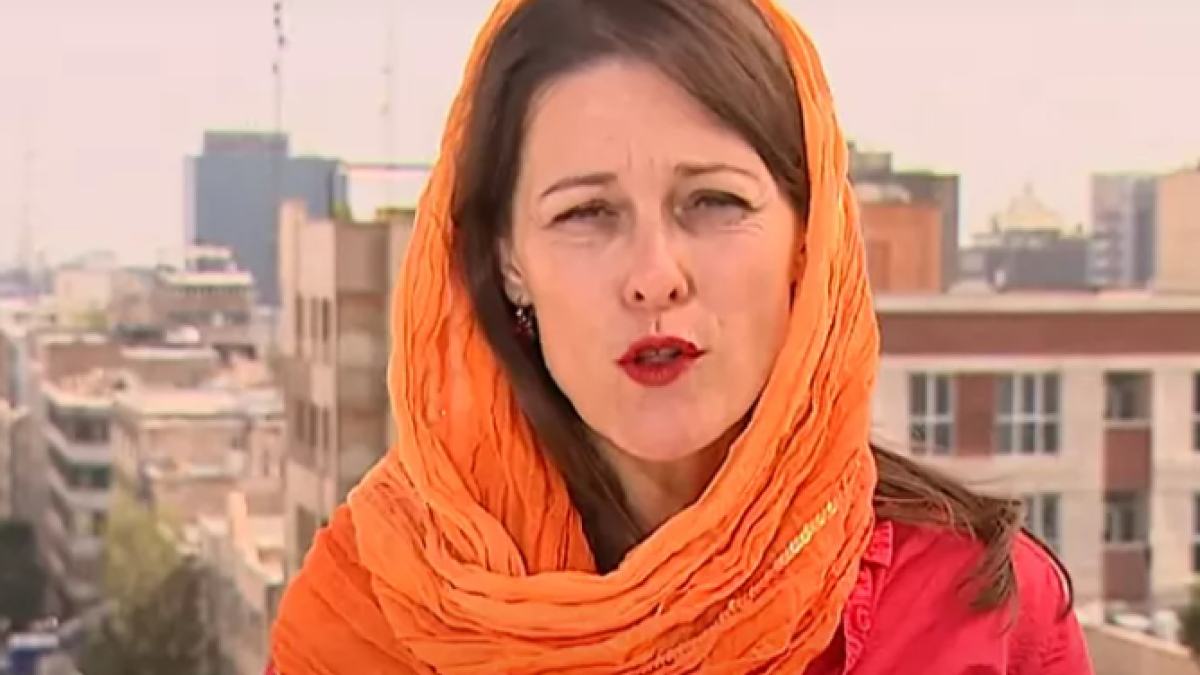 Incendio en TVE porque la corresponsal en Teherán lleva velo: "¿Acaso ...