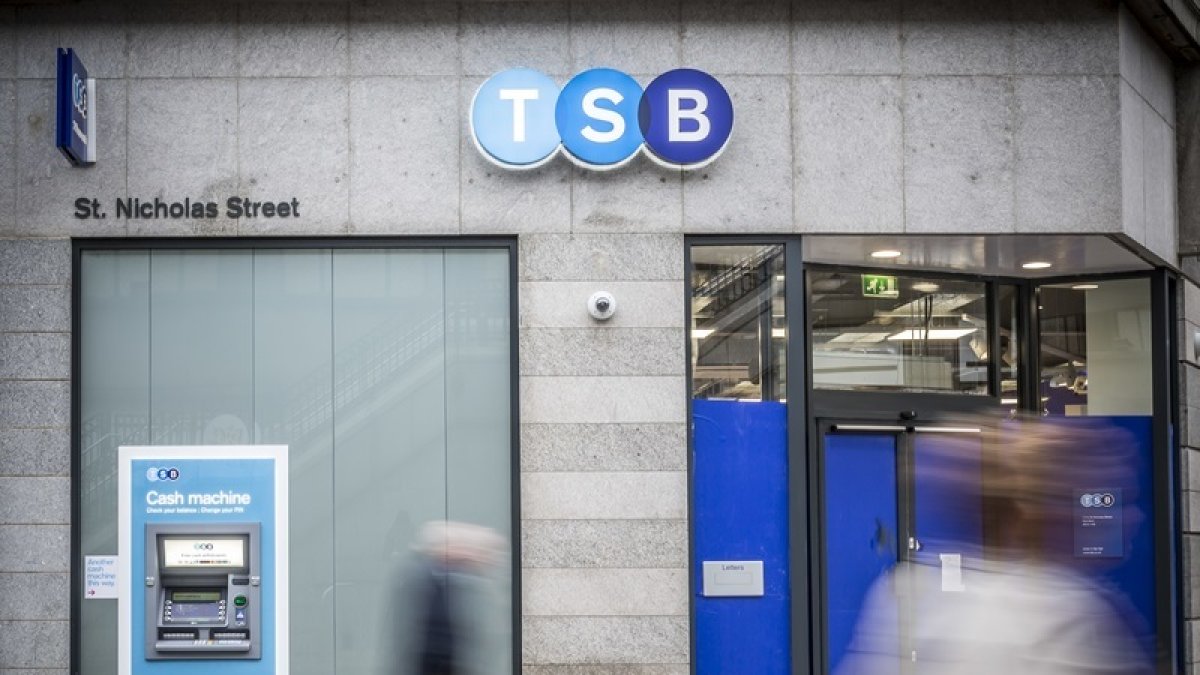 El plazo para presentar ofertas por TSB, la filial británica de ...