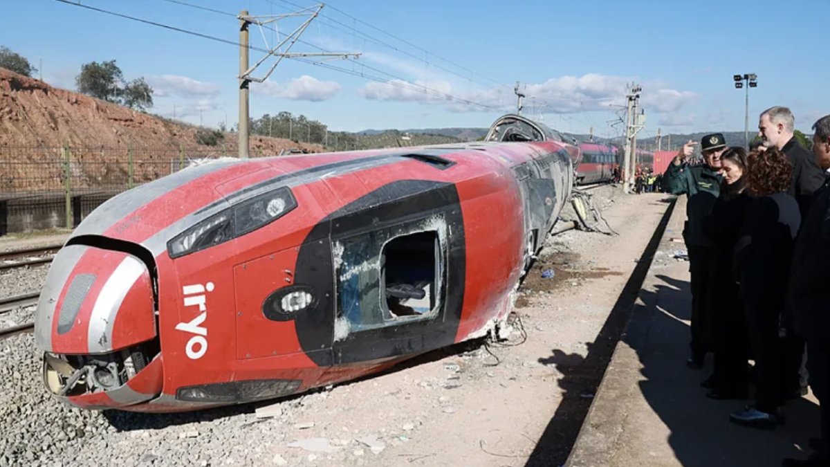 El tren iba a descarrilar sí o sí: 147 impactos, un carril roto y una ...