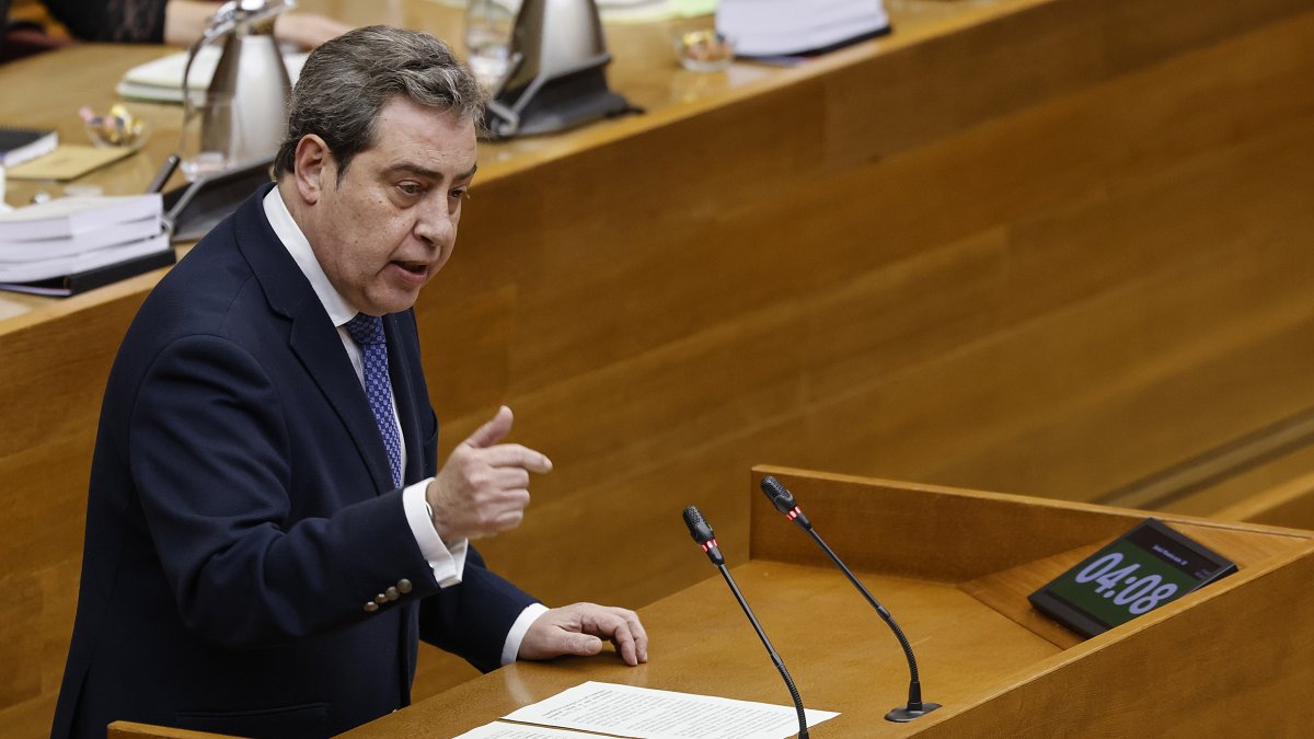 Vox advierte al PP: Sin prioridad nacional y recorte a las subvenciones ...