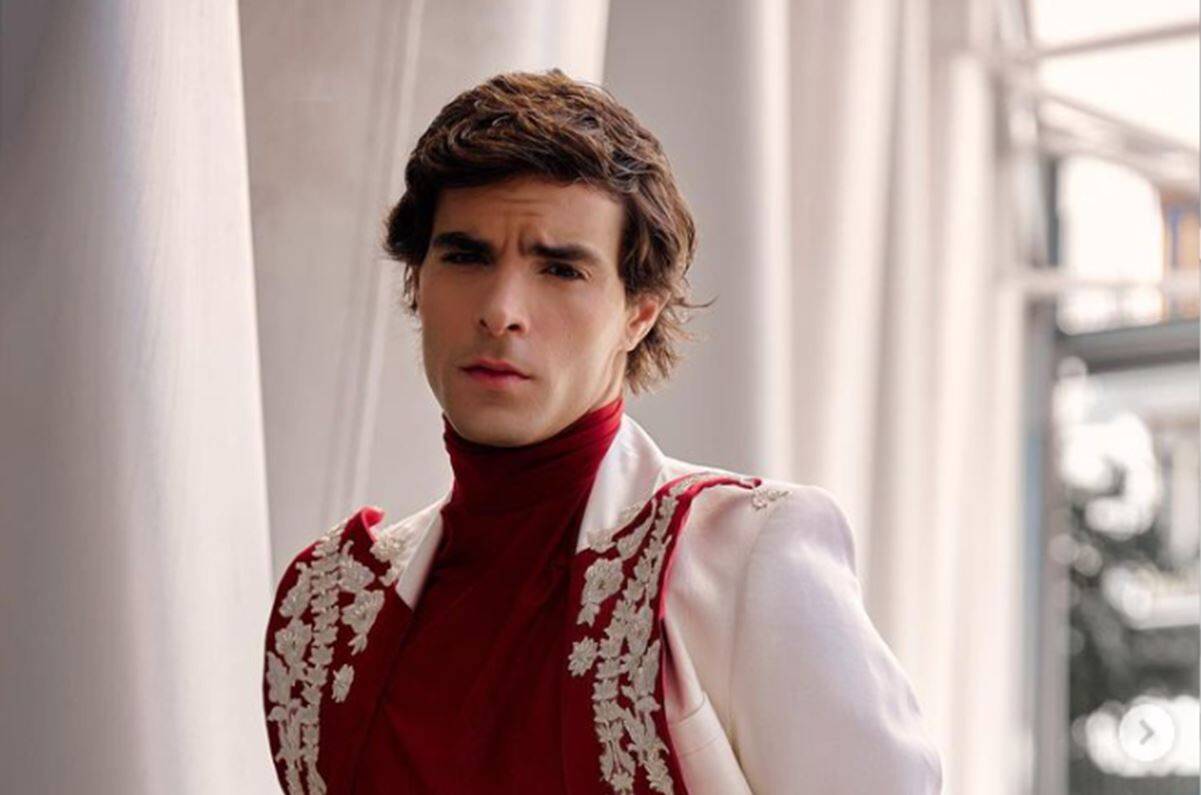 Quién es José Pastor, el actor que hace de Miguel Bosé joven en la serie