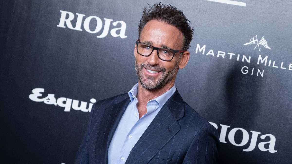 Álvaro Muñoz Escassi sale ‘corriendo’ tras su tórrido beso con Sheila Casas