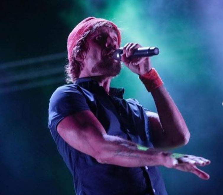 Vida actual de Macaco, la voz tras canciones como ‘Hijos de un mismo ...