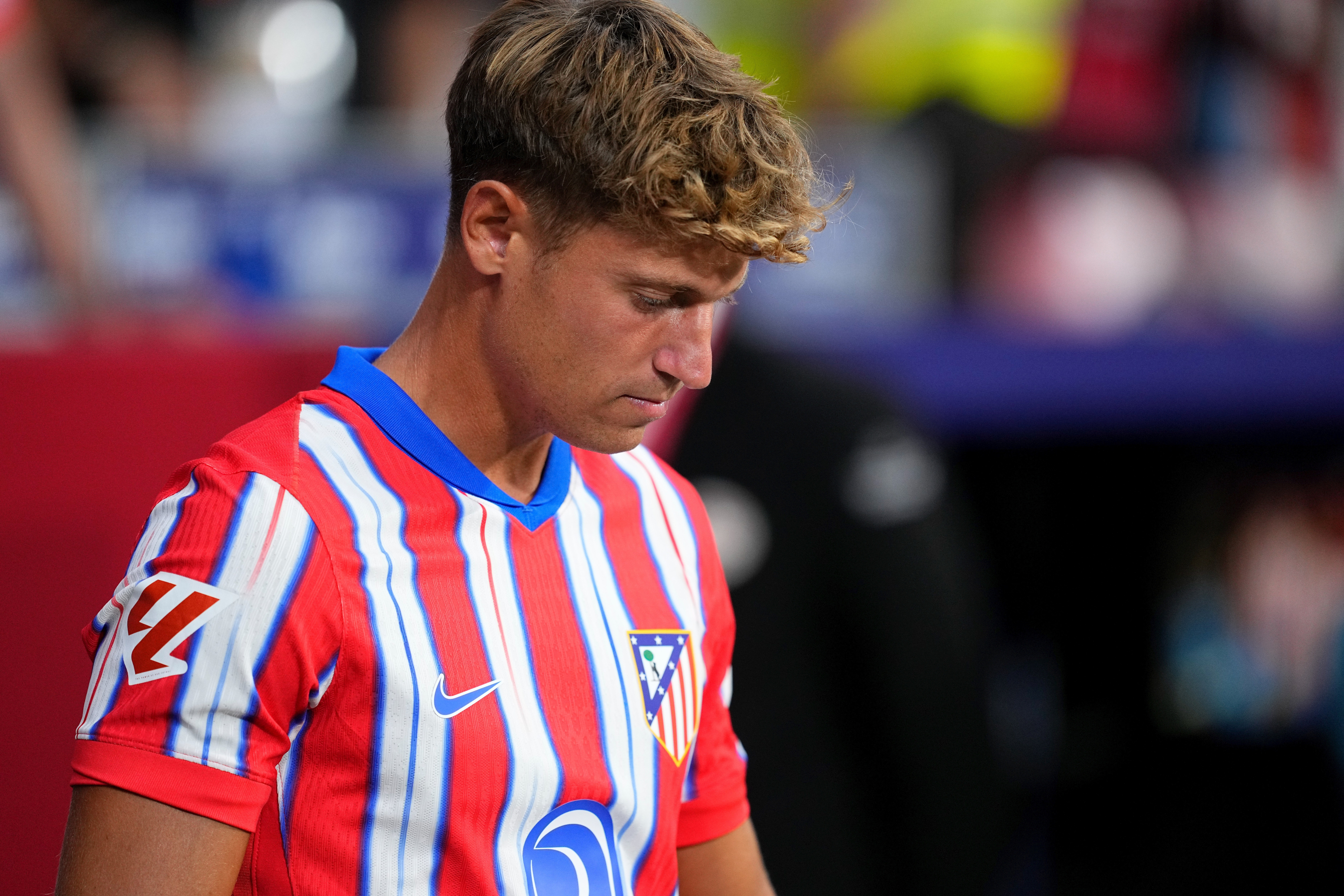 Marcos Llorente ‘juega’ al tres en raya con las estelas de los aviones ...