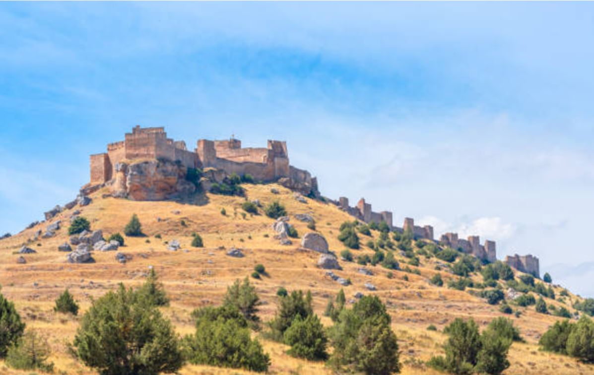 El Castillo de Gormaz en Soria: la fortaleza califal más grande de Europa