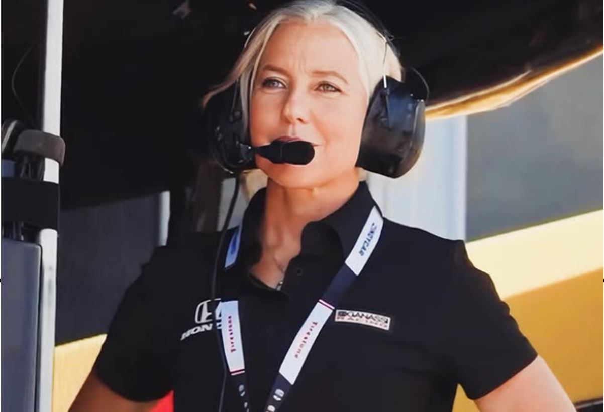 Quién es Angela Cullen, la fisioterapeuta que ha vuelto a fichar Lewis ...