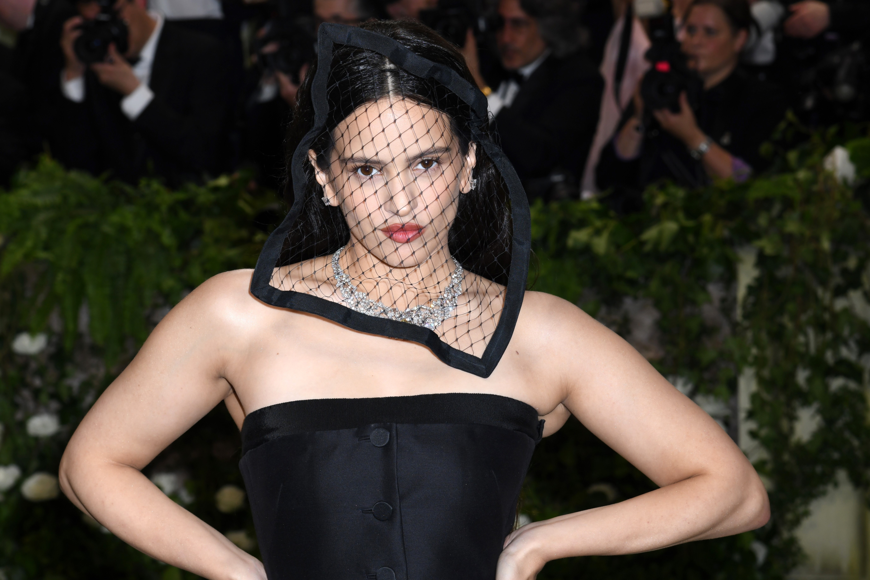 Así es el nuevo novio de Rosalía: un actor y cantante alemán de nombre Emilio Sakraya