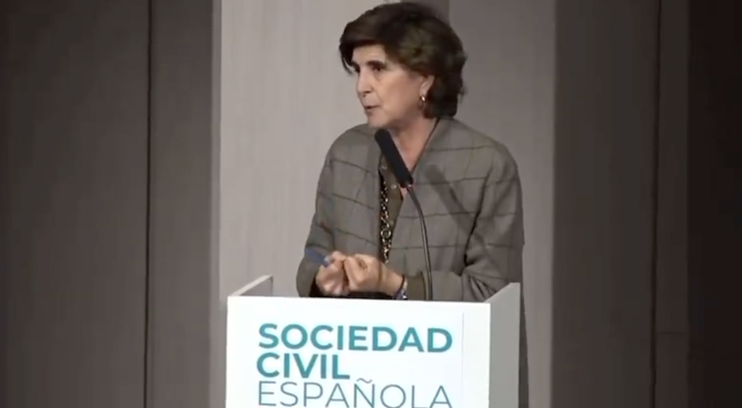 El rapapolvo de María San Gil a PP y Vox: "no entiendo por qué sois ...