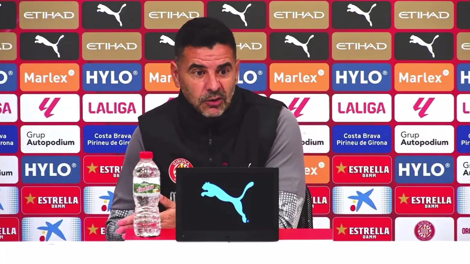 Míchel estalla contra su propio jugador: "Me toca los cojones"