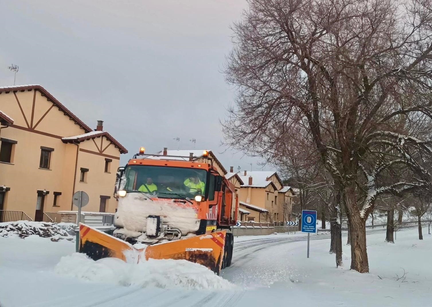 Muere el conductor de una quitanieves en Ávila tras precipitarse por ...