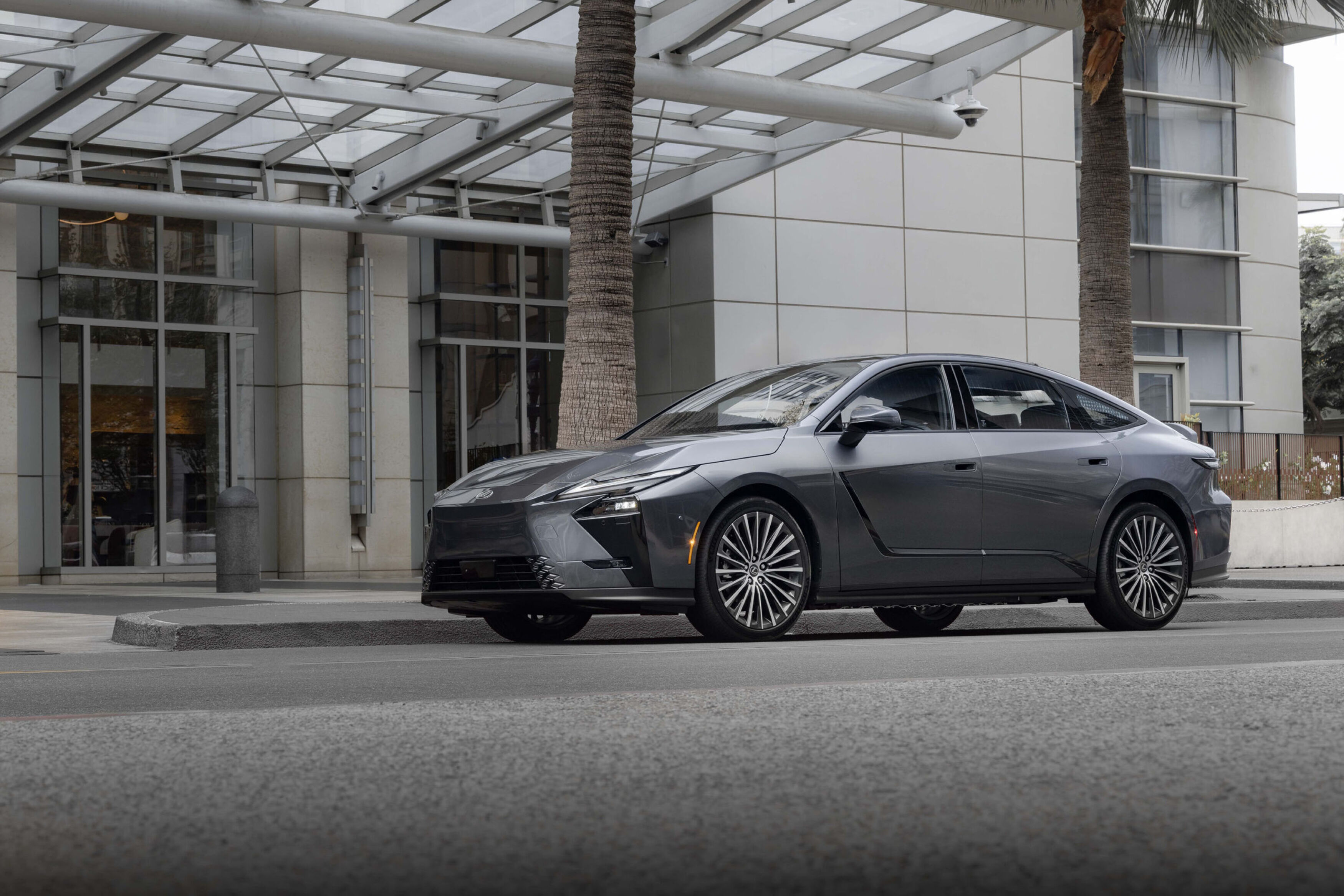 Lexus revoluciona su histórica berlina: el nuevo ES llega por primera ...