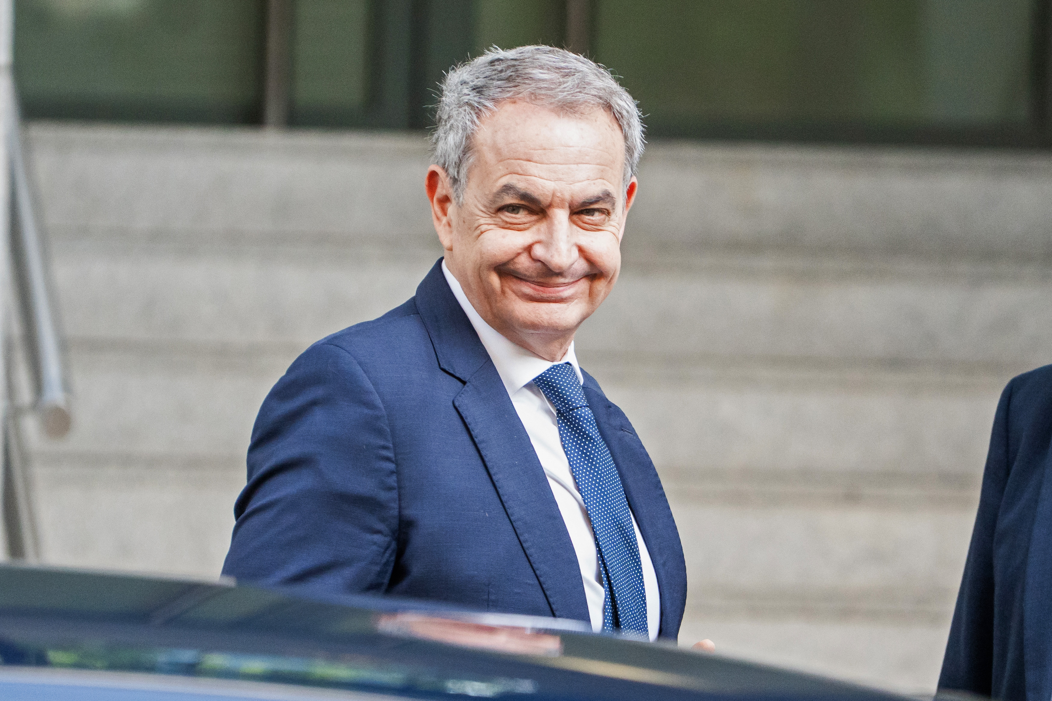 Calama frena a Anticorrupción y permite a Zapatero conservar el pasaporte
