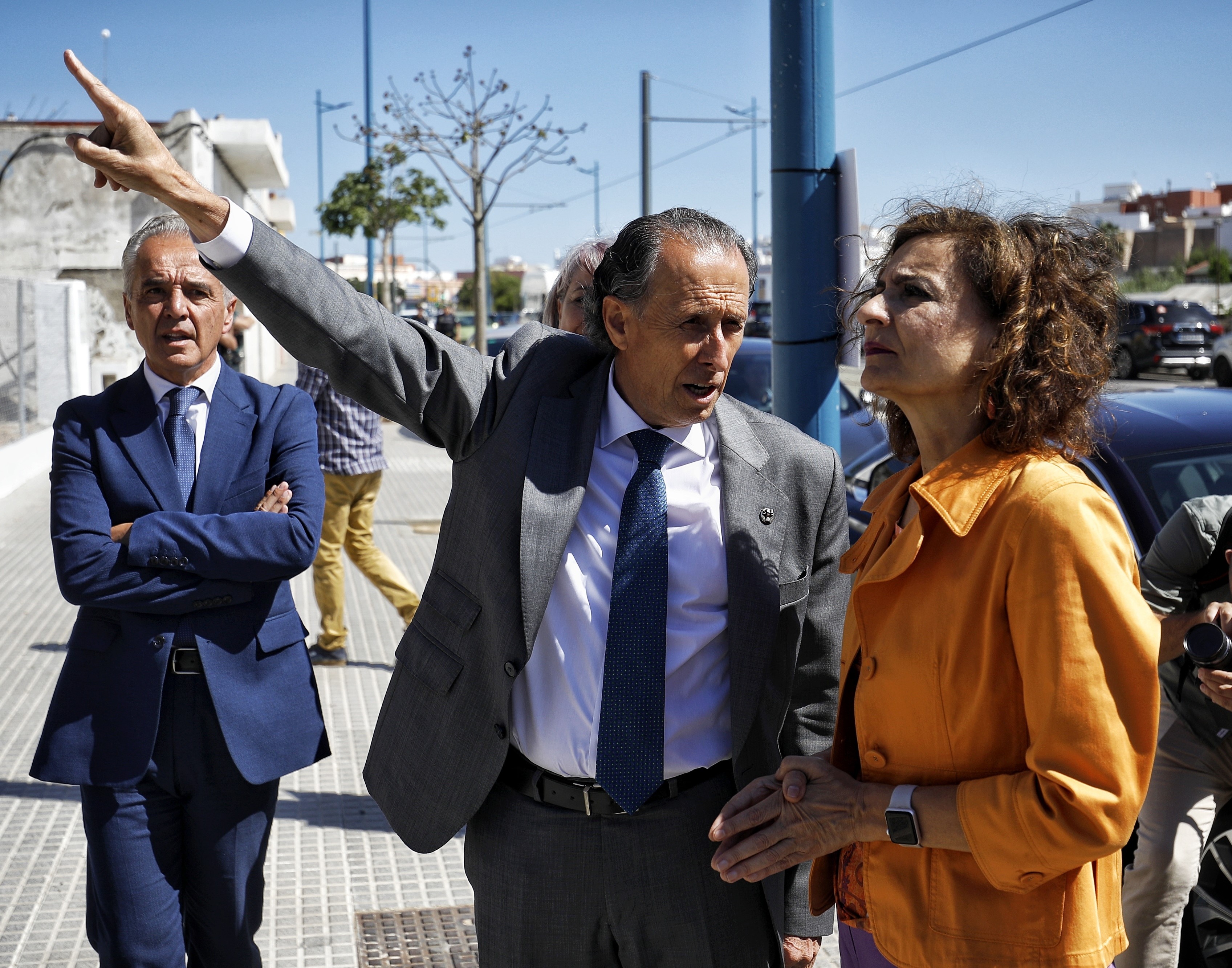 El veterano alcalde de Chiclana (PSOE) se revuelve contra Montero por ...